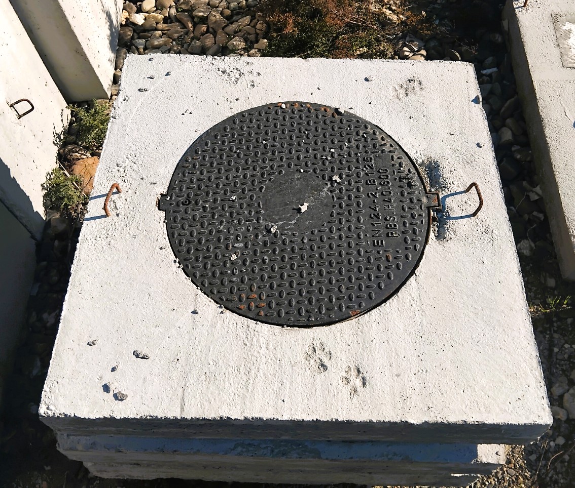 Capac camin din beton cu rama din fonta de 12.5 tone –120x120x10 :: www ...